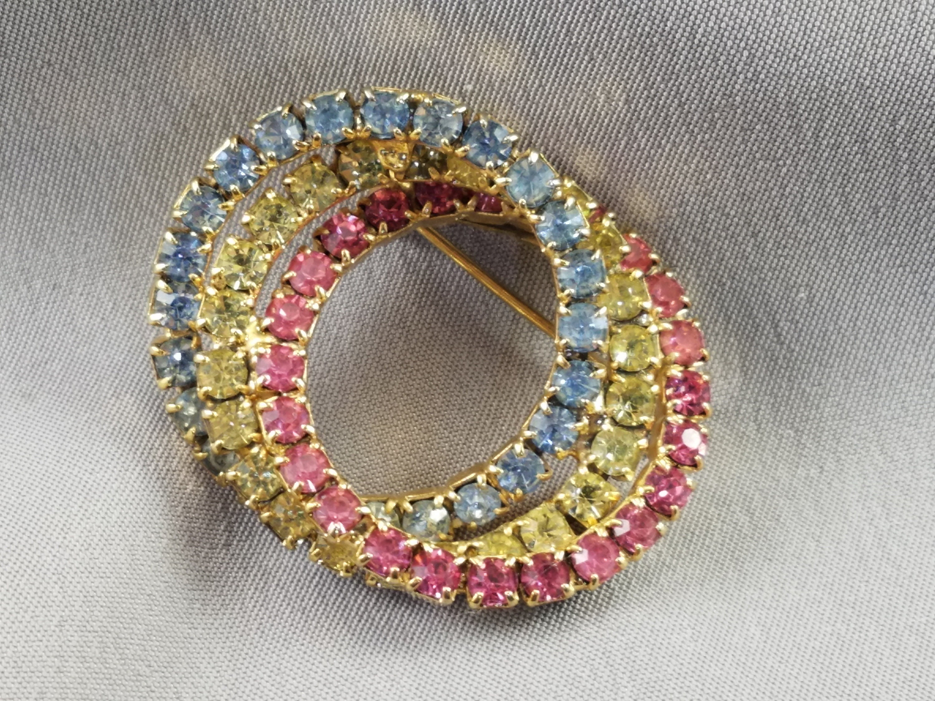 Pin and Earrings//three Intersecting Rings// Blue Clear Pink - Etsy