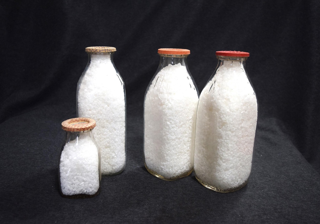 Set of 2 Vintage Milk Bottles 1950s With Lids Lake of the Woods Quart ...