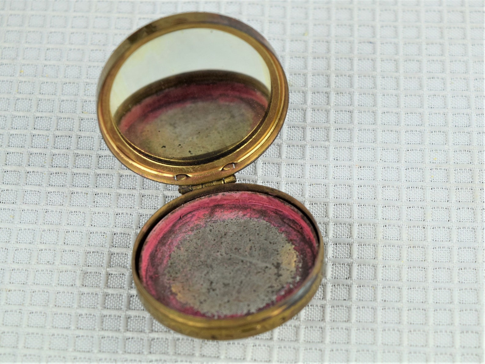 2 Vintage Rouge Compacts with Mirror Nylotis Embossed Peacock | Etsy