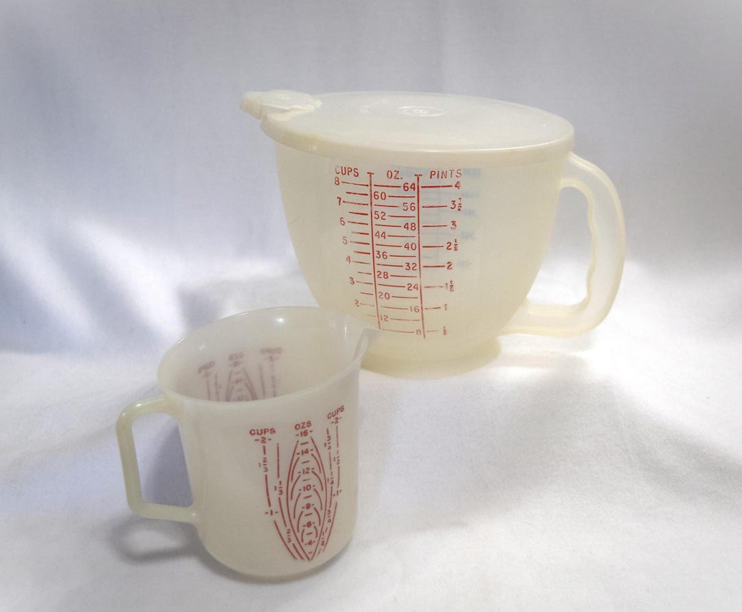 Vintage Tupperware Set 2 Measuring Cups Sizes 8 Cup With Lid and 2 Cups ...