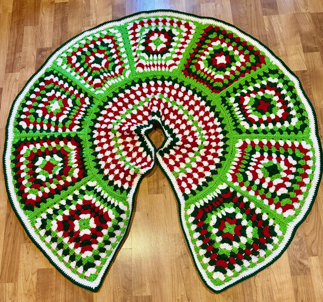 Large Retro Granny Square Xmas Tree Skirt - Crotchet Vintage Tree Skirt ...