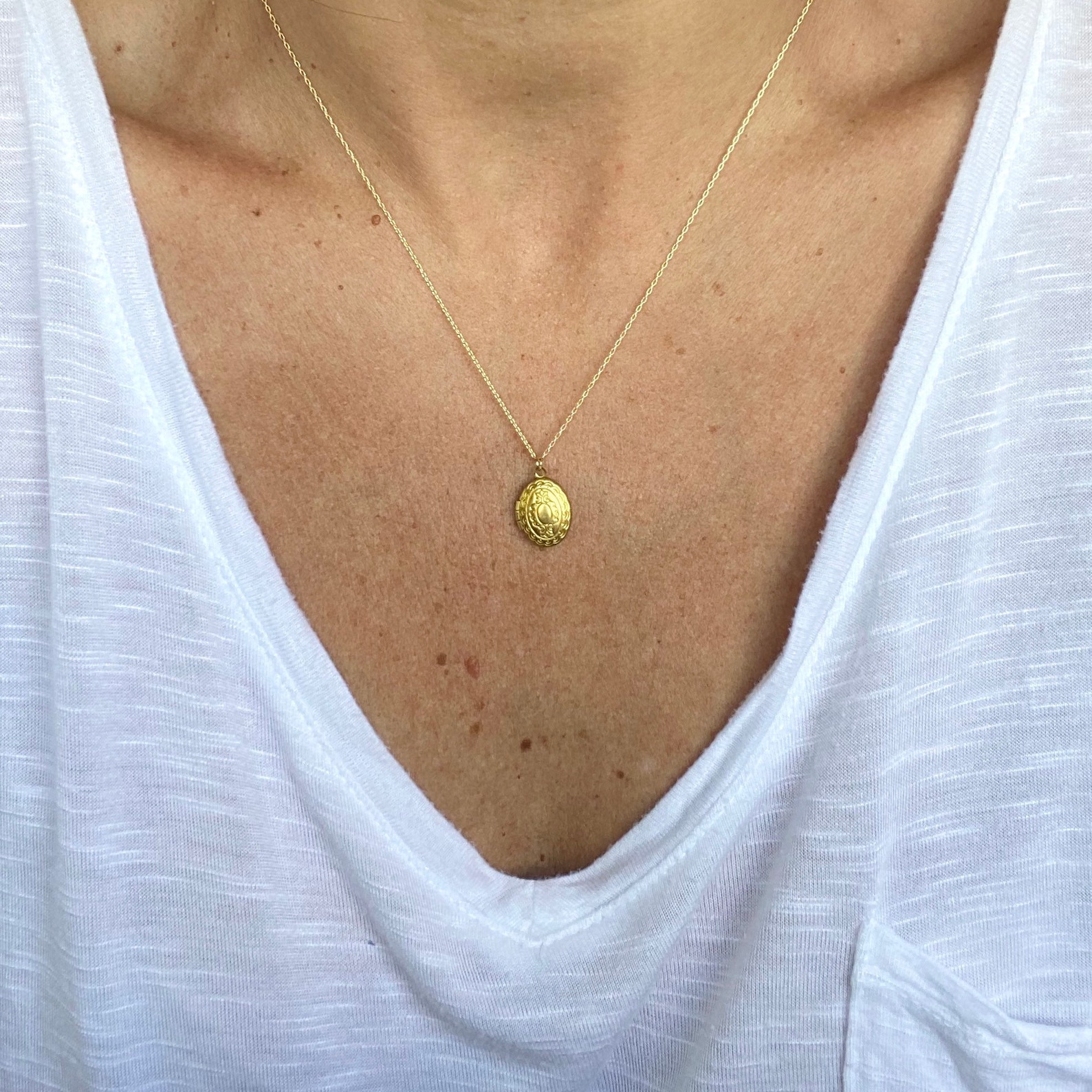 Small Locket ~ Tiny Vintage Oval Etched Brass Floral Keepsake Locket ...