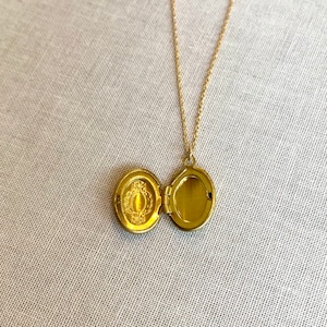 Small Locket ~ Tiny Vintage Oval Etched Brass Floral Keepsake Locket ...