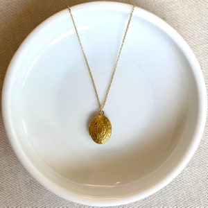 Small Locket ~ Tiny Vintage Oval Etched Brass Floral Keepsake Locket ...