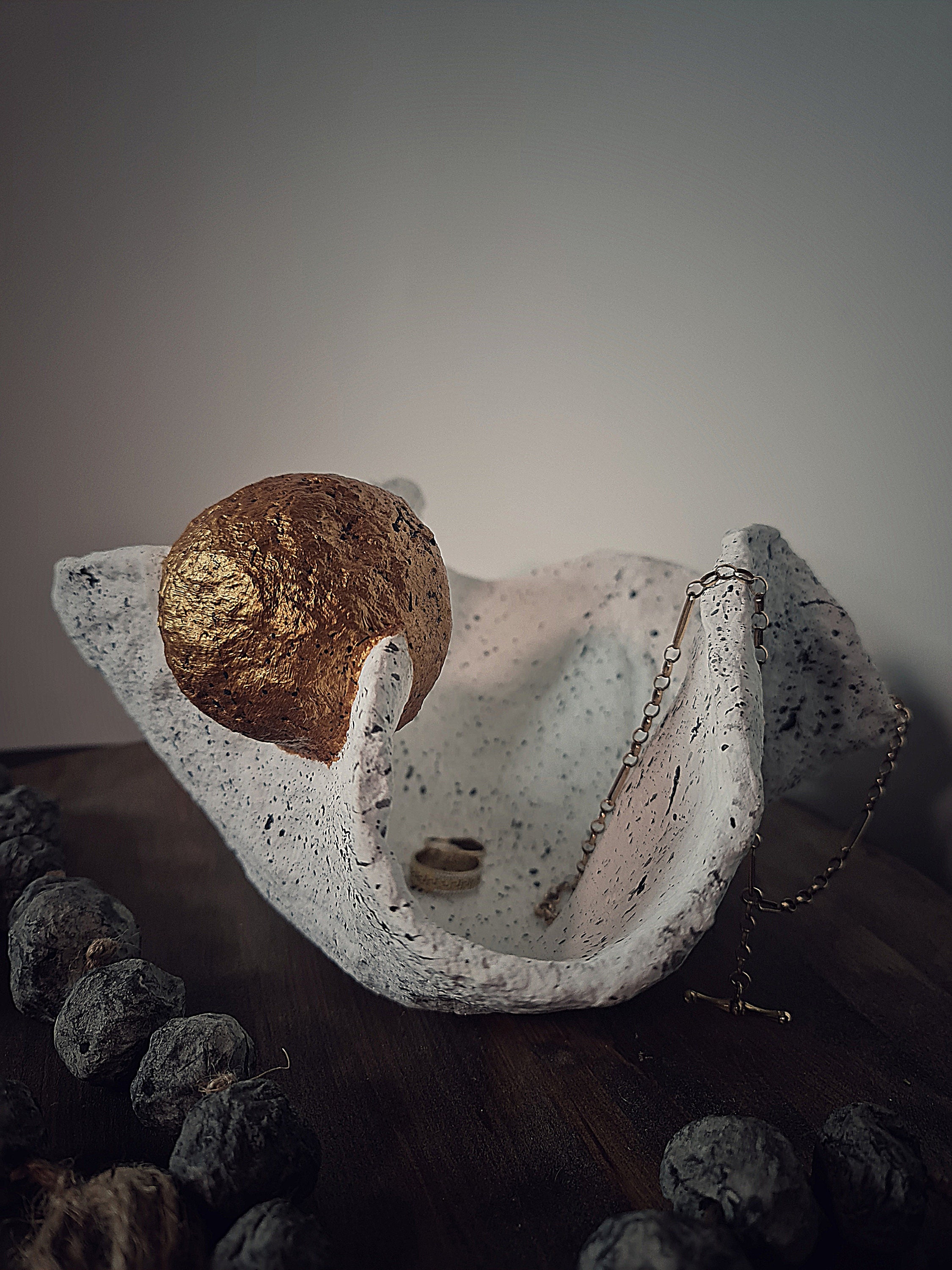 Cerasus - Modern Paper Mache White Waved Bowl With a Hint of Gold ...