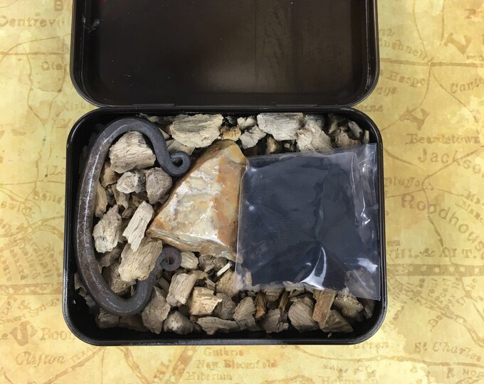 Bushcraft Flint and Steel Tinder Box Kit, Fire Starter Kit, Hand Forged ...