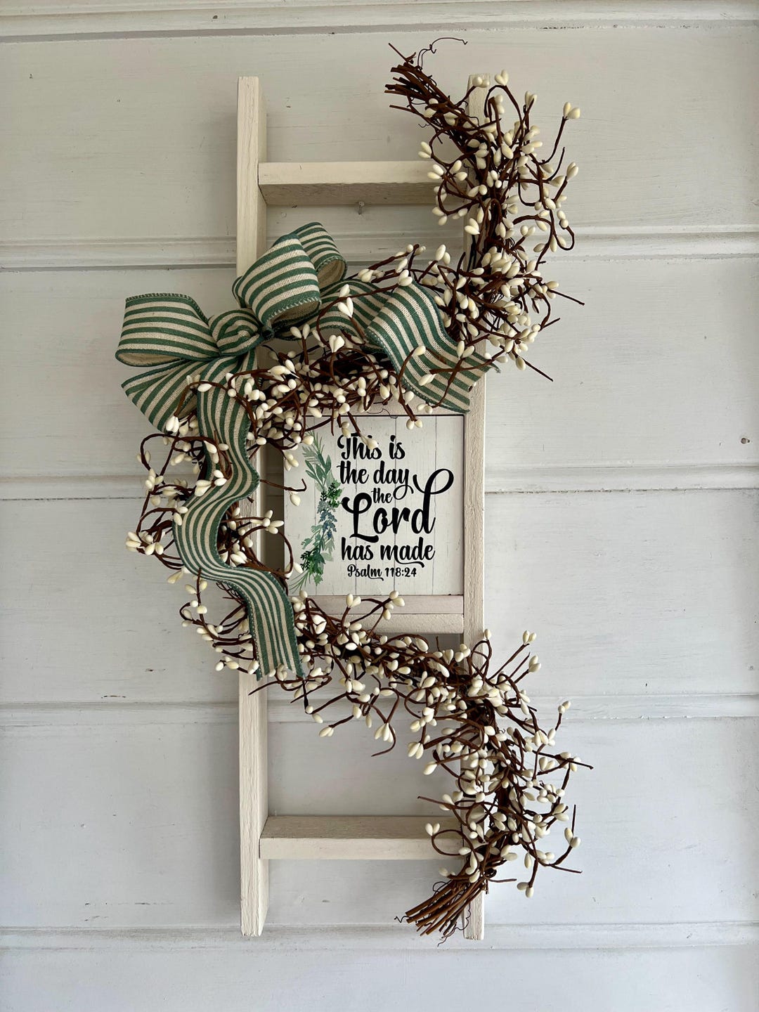 Decorative Ladder: Farmhouse Ivory Berry Garland, Lord and Faith Sign ...