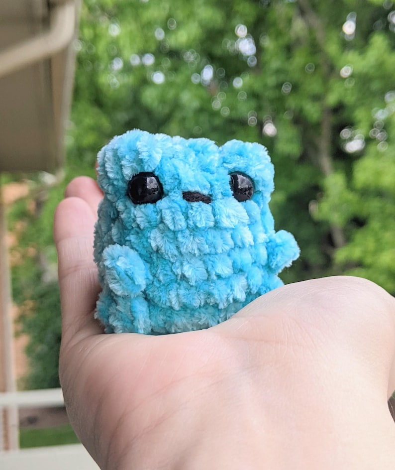 Tiny Crocheted Frogs – Plush Chenille Yarn Stuffed Animal | Cute Pocket ...