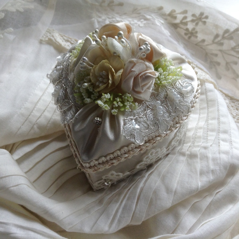Heart Shape Wedding or Engagement Ring Box - Etsy