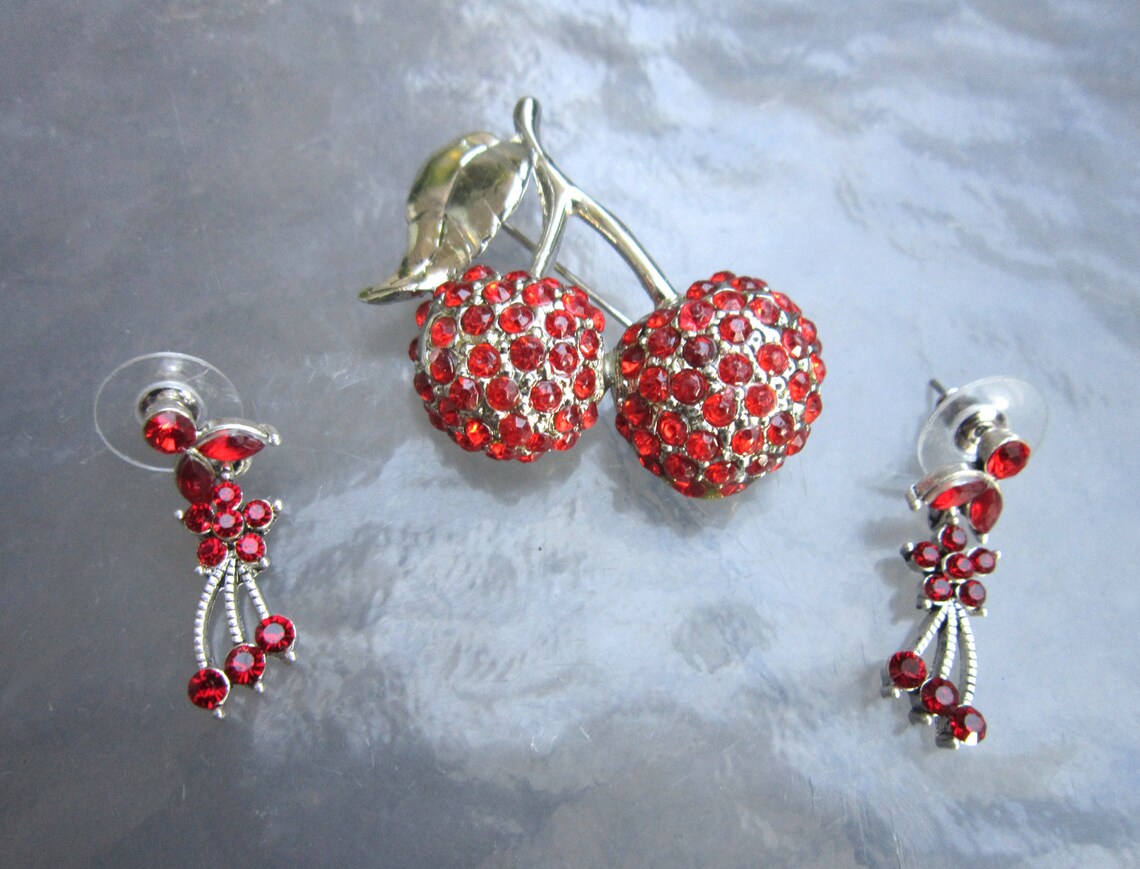 Vintage Red Rhinestone Cherry Jewelry Set Brooch and Post - Etsy