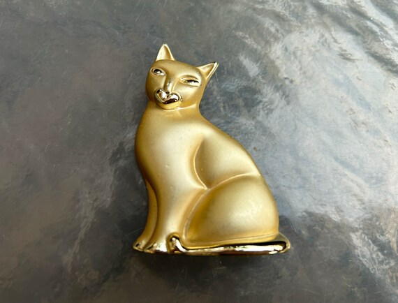 Elegant vintage brushed gold tone cat brooch - Gem