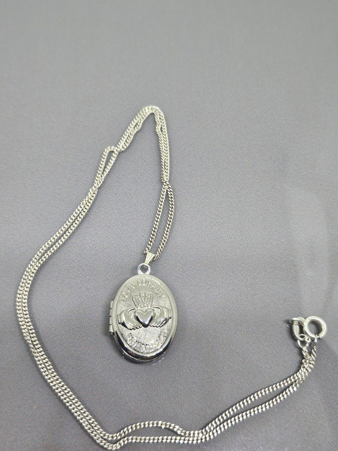 925 Sterling Silver Oval Claddagh Design Locket Pendant With Chain Love ...