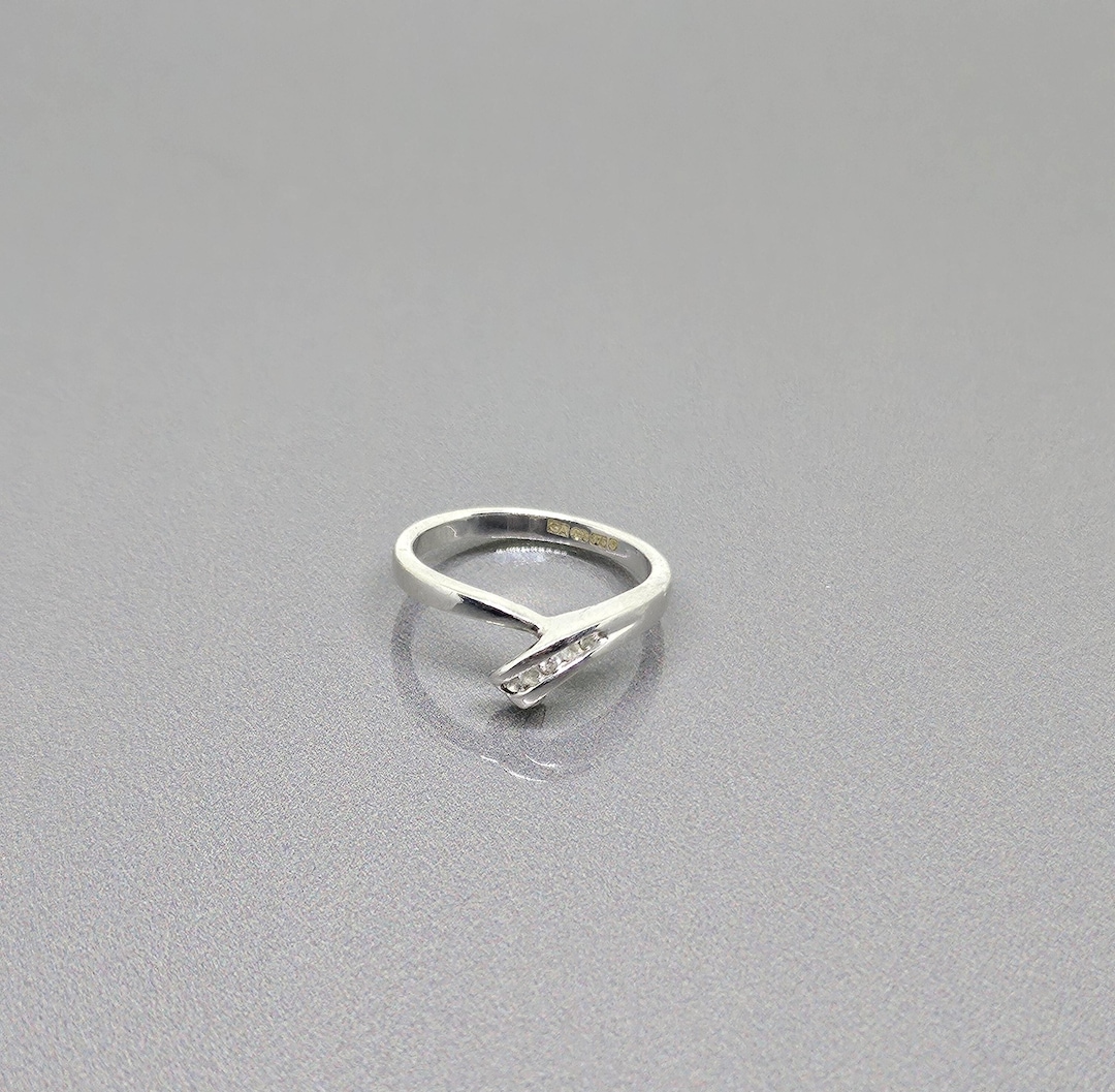 9ct White Gold Cross Over Diamond Ring 0.05ct Diamond Wishbone Ring 375 ...