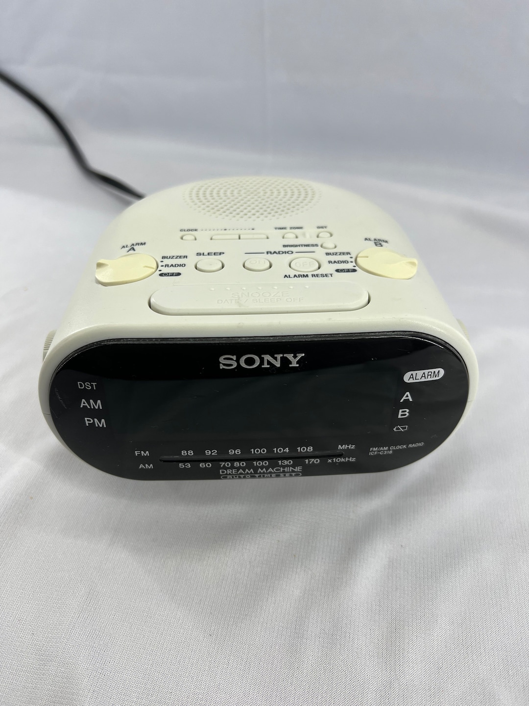 Vintage / Retro Sony Dream Machine Digital Alarm AM / FM Clock Radio ...