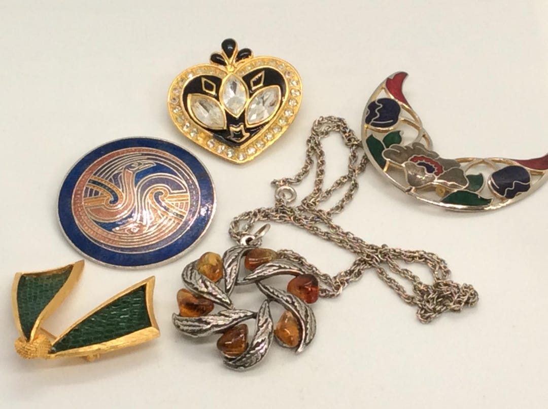 Job Lot of 1980s Era Costume Jewellery Brooches & Pendant - Enamel ...