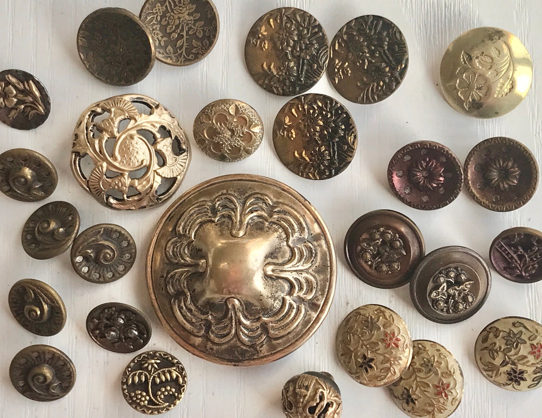 Metal Buttons, 26 Assorted Vintage and Antique, Brass, Gilt, Metal ...