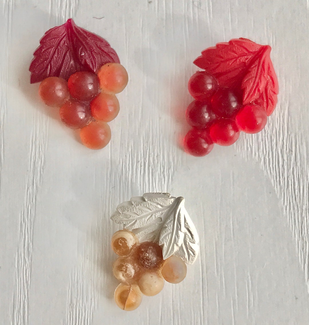 Grape-cluster Early-plastic Buttons, Vintage Set of 3 Unmatched, 1 Inch ...