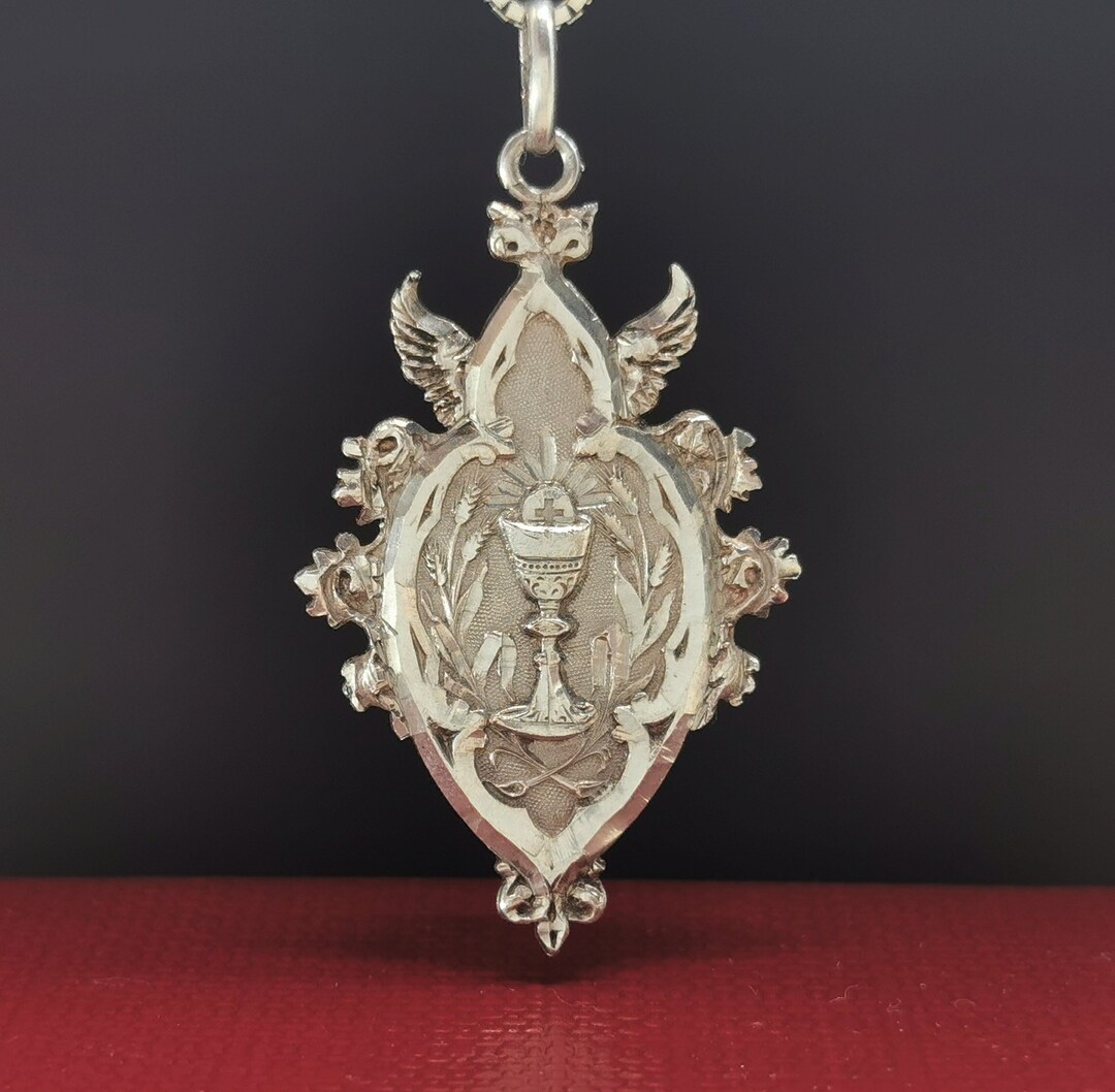 Vintage Religious Medallion First Communion Pendant - Etsy