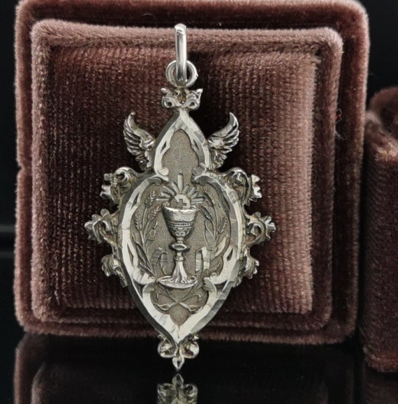 Vintage Religious Medallion First Communion Pendant - Etsy