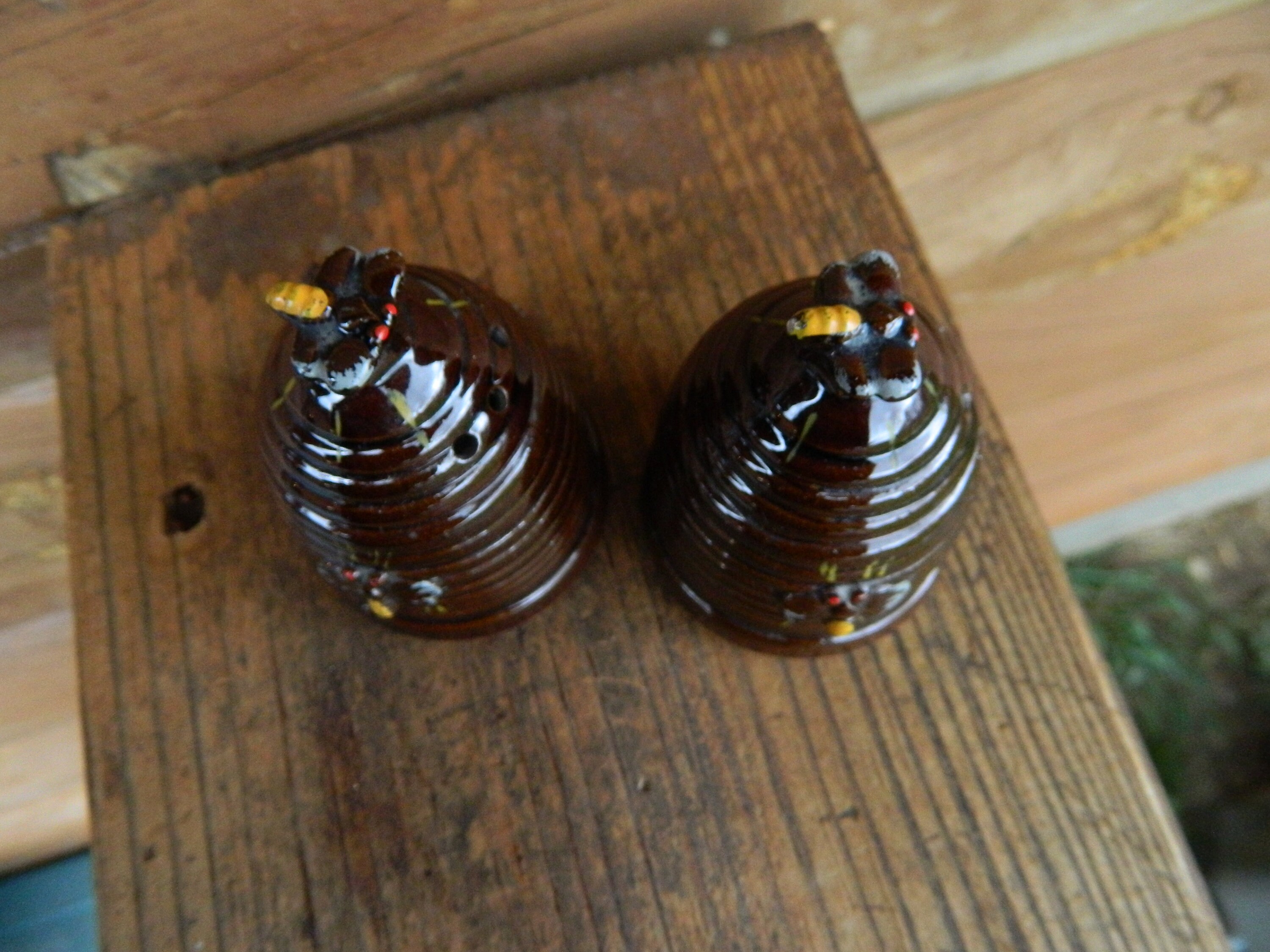 Vintage Pair of Hand Painted Ceramic Bee Skep Salt and Pepper Shakers ...