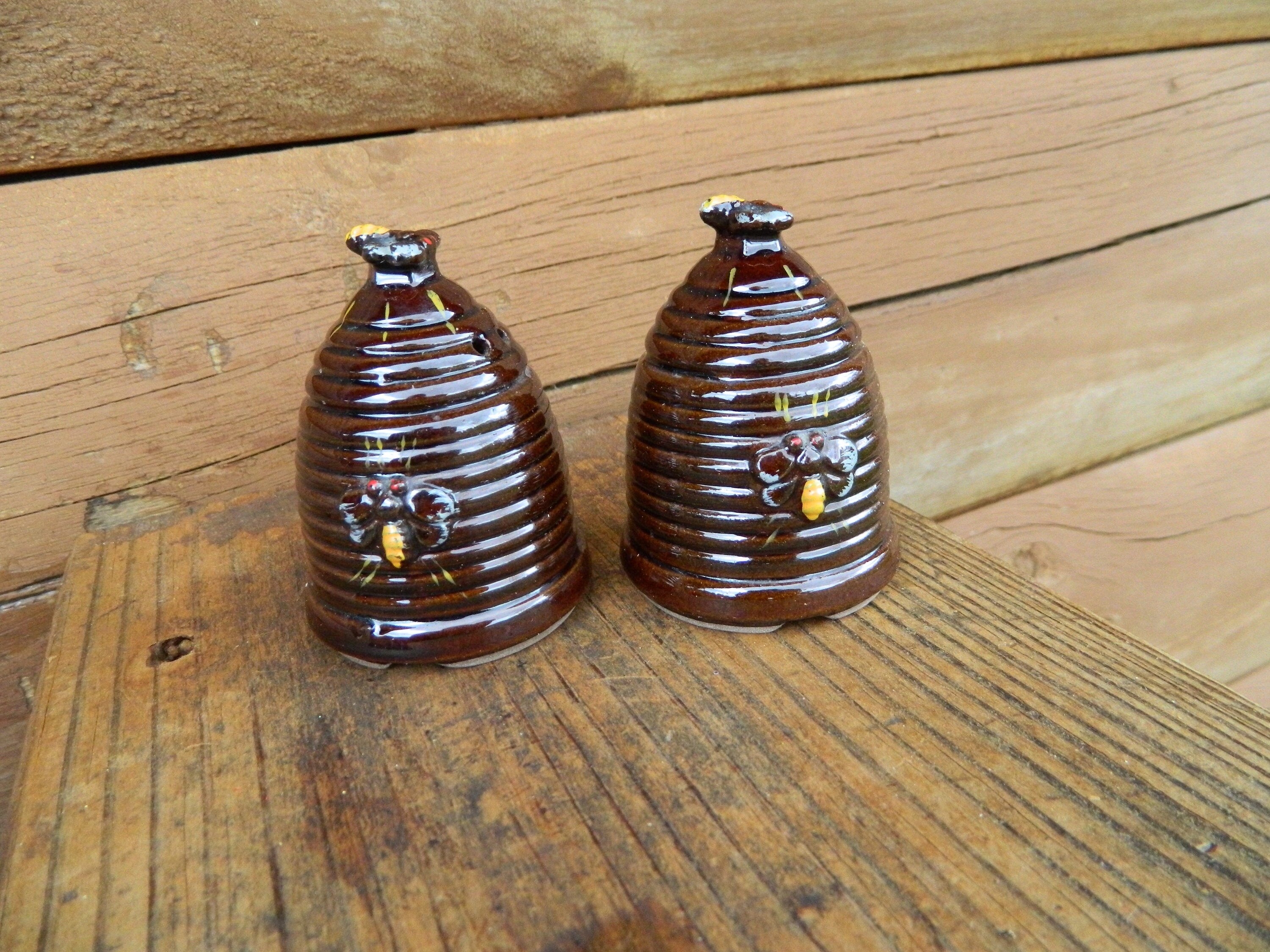 Vintage Pair of Hand Painted Ceramic Bee Skep Salt and Pepper Shakers ...