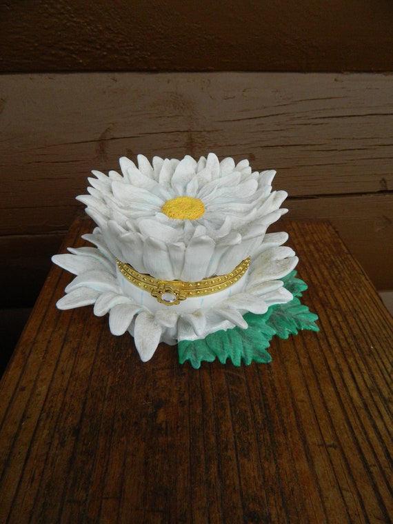 Vintage daisy trinket box - Gem