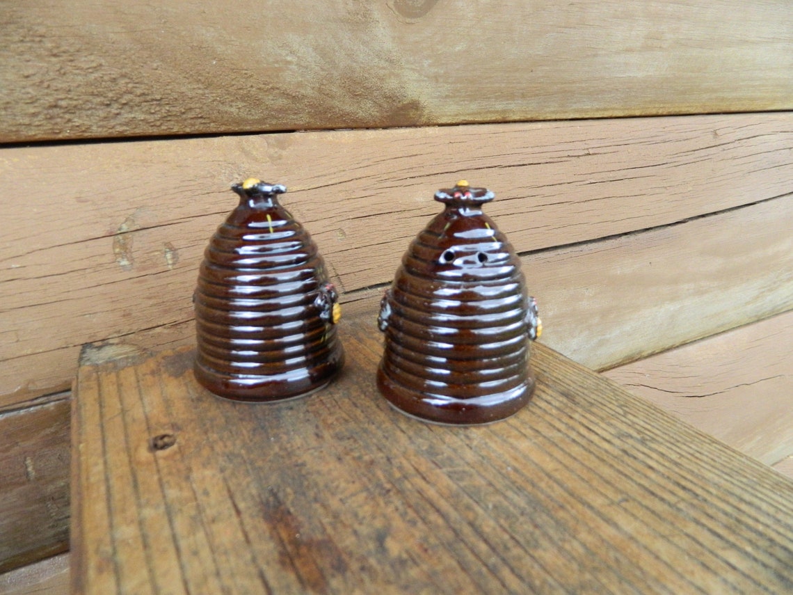 Vintage Pair of Hand Painted Ceramic Bee Skep Salt and Pepper Shakers ...