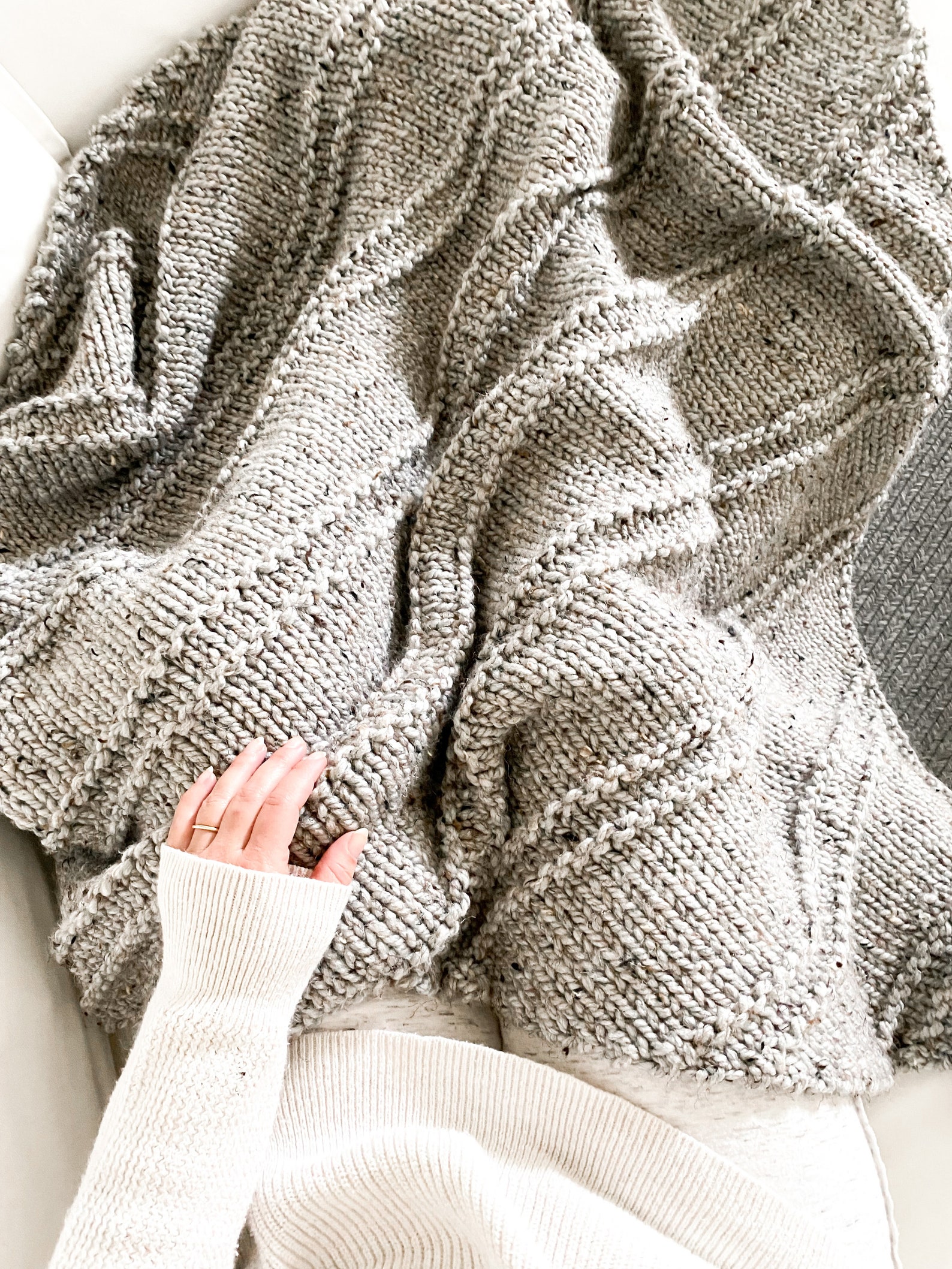 Crossways Throw : KNITTING PATTERN • Beginner Knit, Bias Knit, Super Bulky Easy Knit • Whistle ...