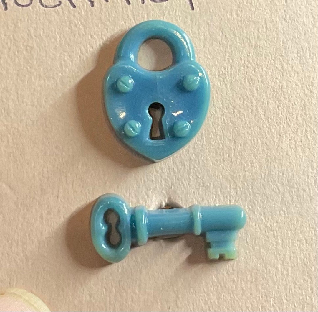 Sweet Little Lock & Key Plastic Button Set. - Etsy