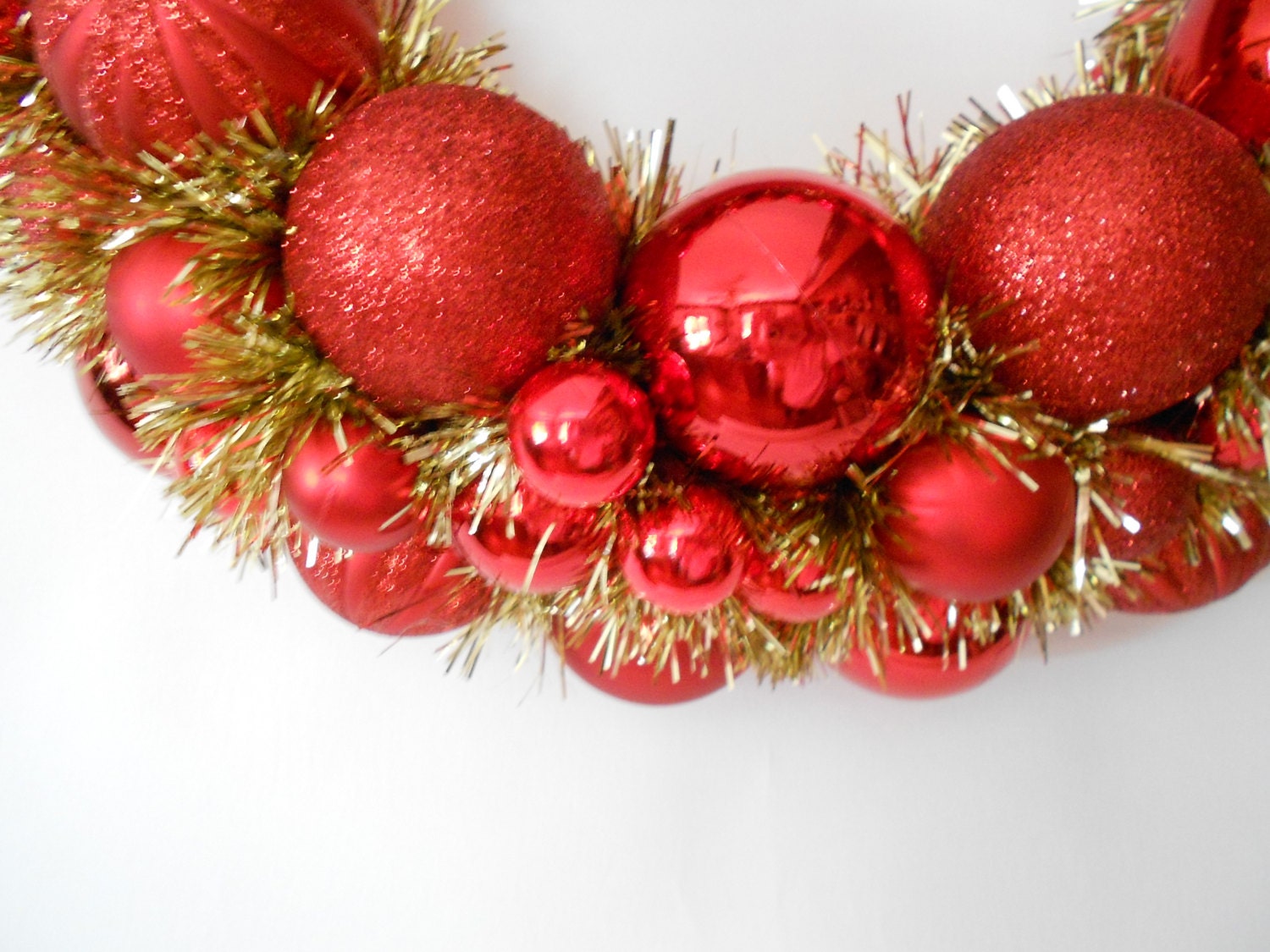 Red Christmas Ornament Wreath - Etsy