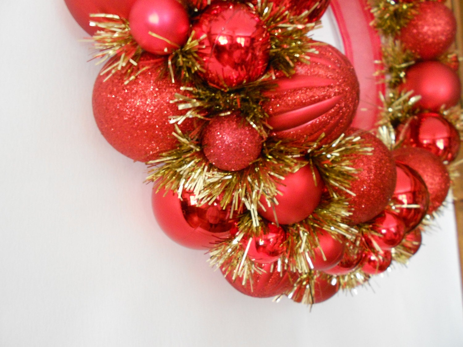 Red Christmas Ornament Wreath - Etsy