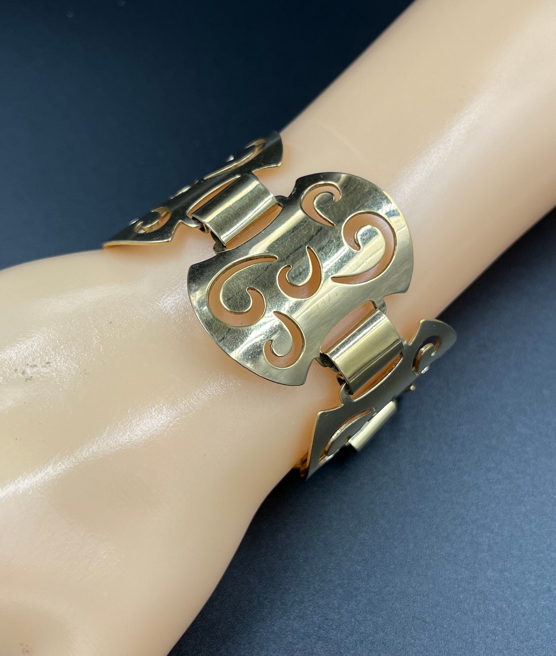 Sarah Cov Bracelet Gold Tone Link Cut Out Swirls Wide Fabulous Marked ...