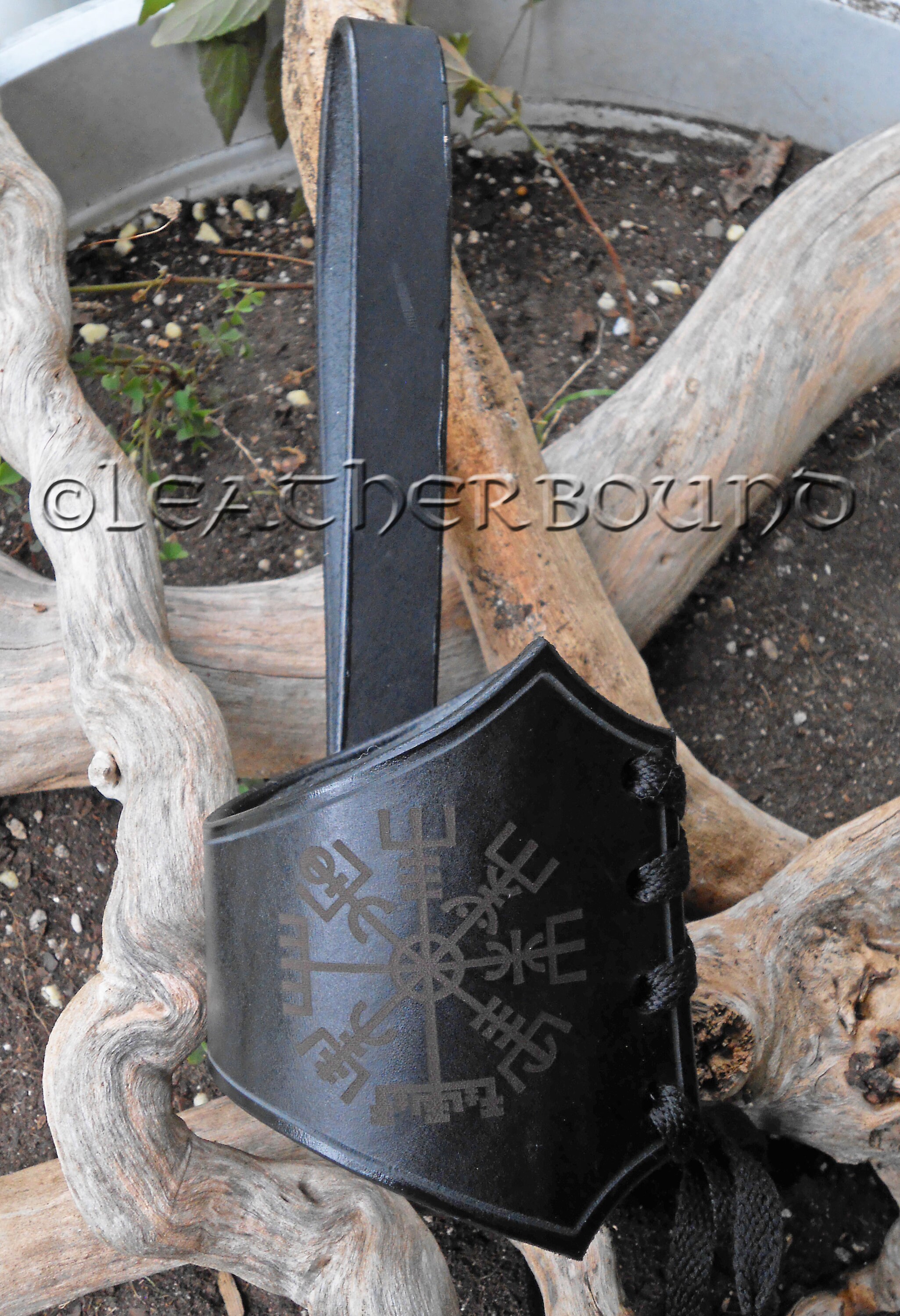 Leather Horn Frog With Engraved Norse Vegvisir Compass Rune Image, in ...