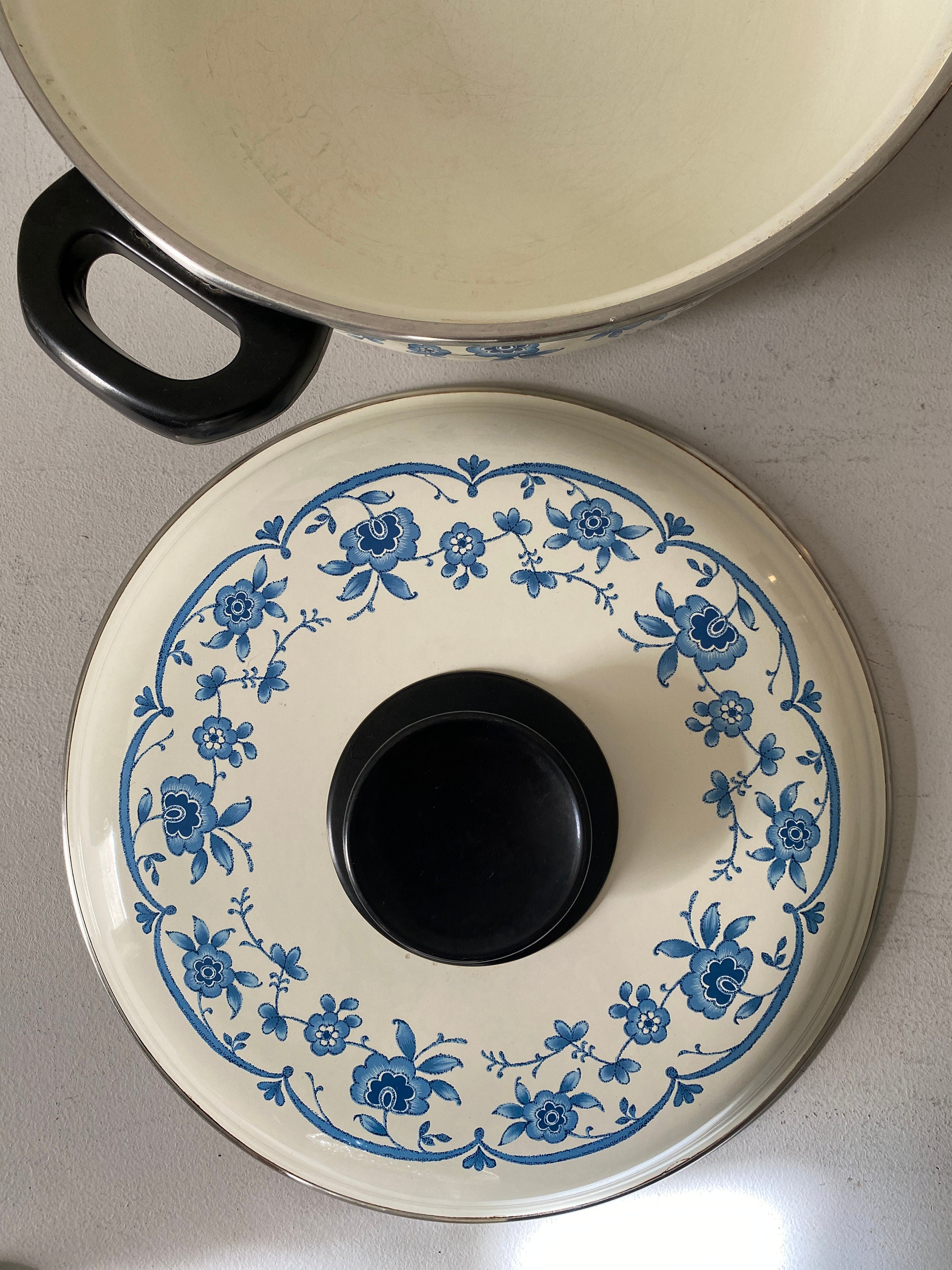 Vintage Blue and White Floral Enamel Cookware Pot With Lid - Etsy
