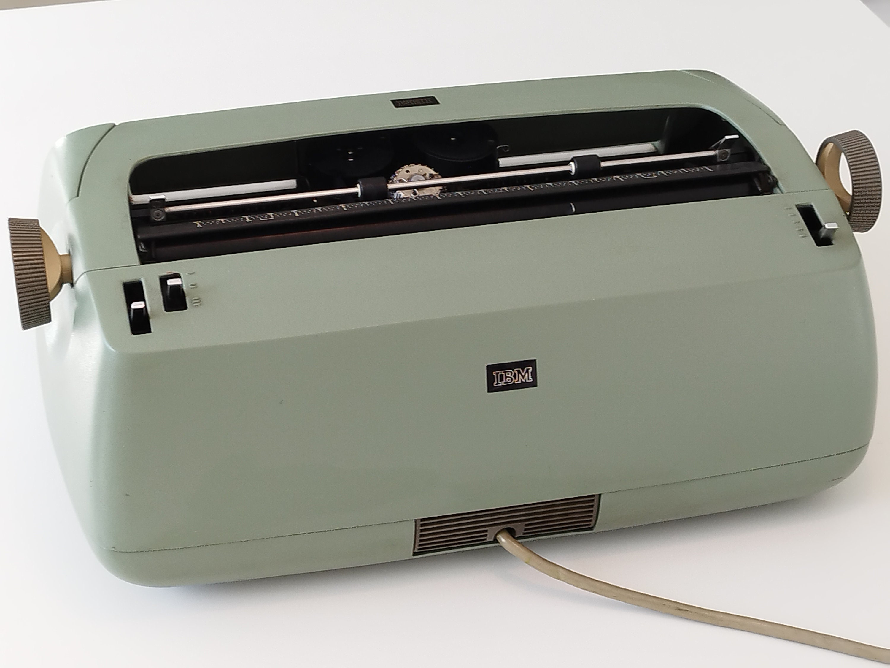 IBM Selectric golf Ball Vintage Electric Typewriter in Original Emerald ...