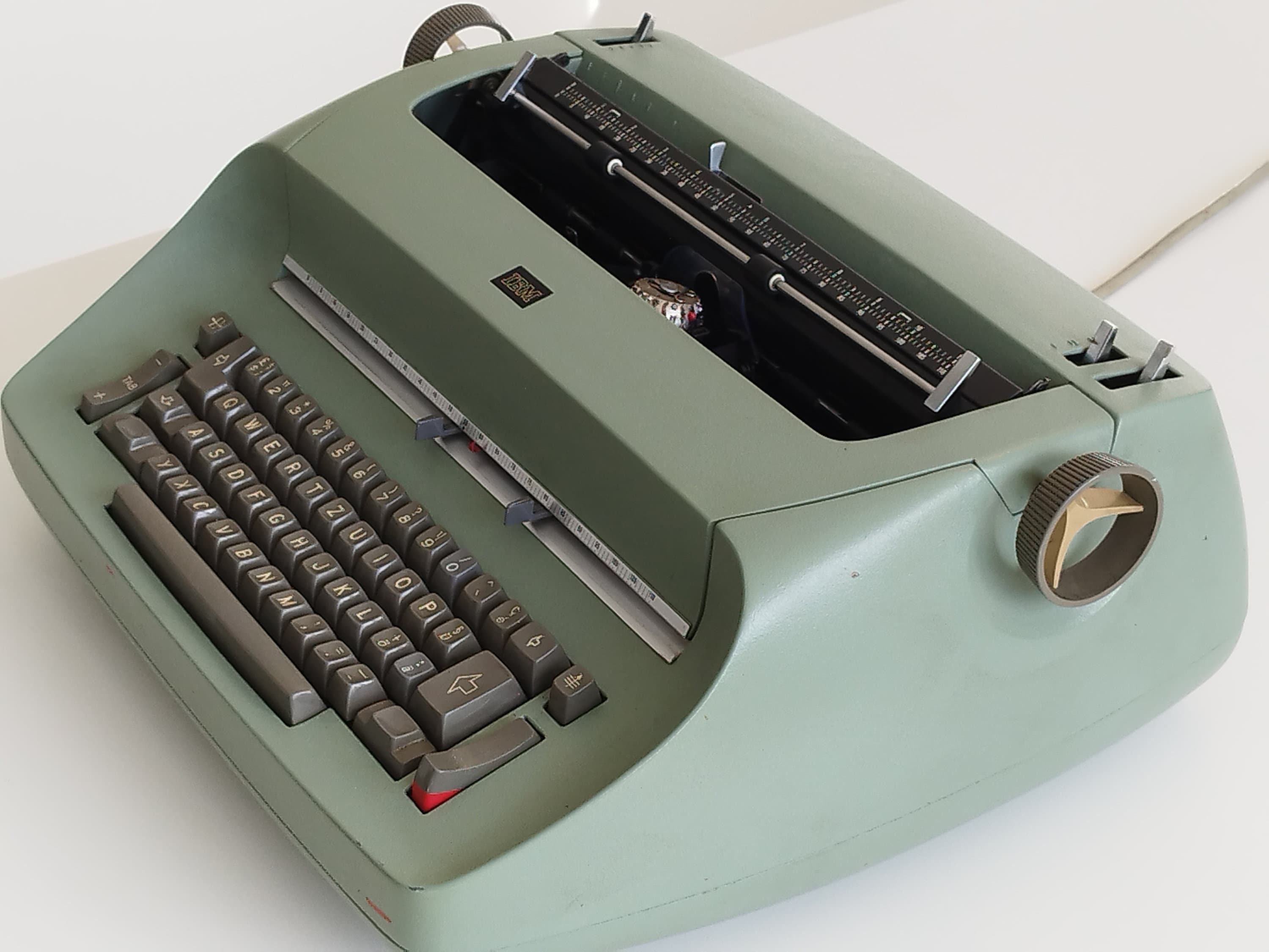 IBM Selectric golf Ball Vintage Electric Typewriter in Original Emerald ...
