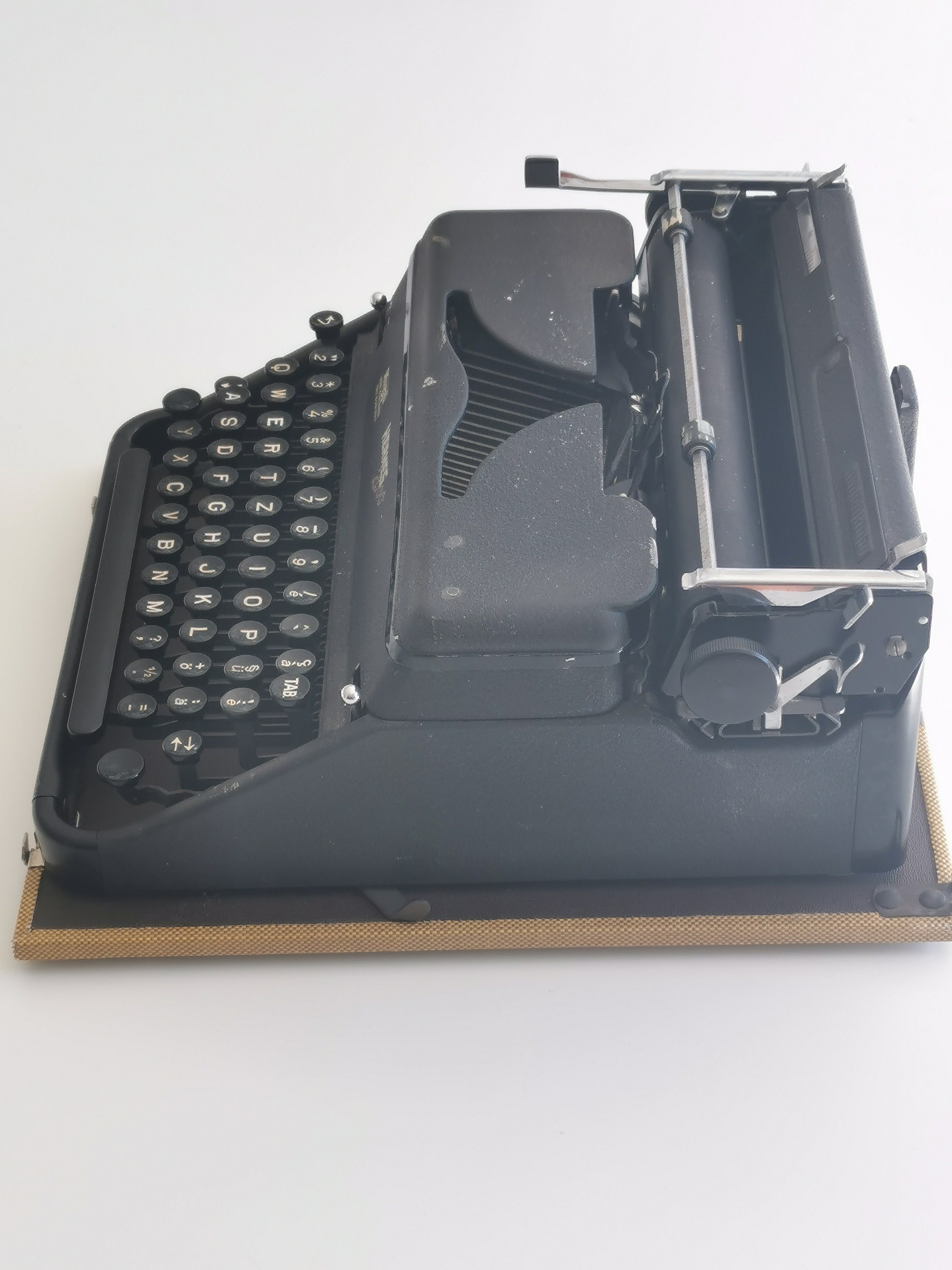 Hermes 2000 Iconic Portable Typewriter From the 1950s in Excellent ...