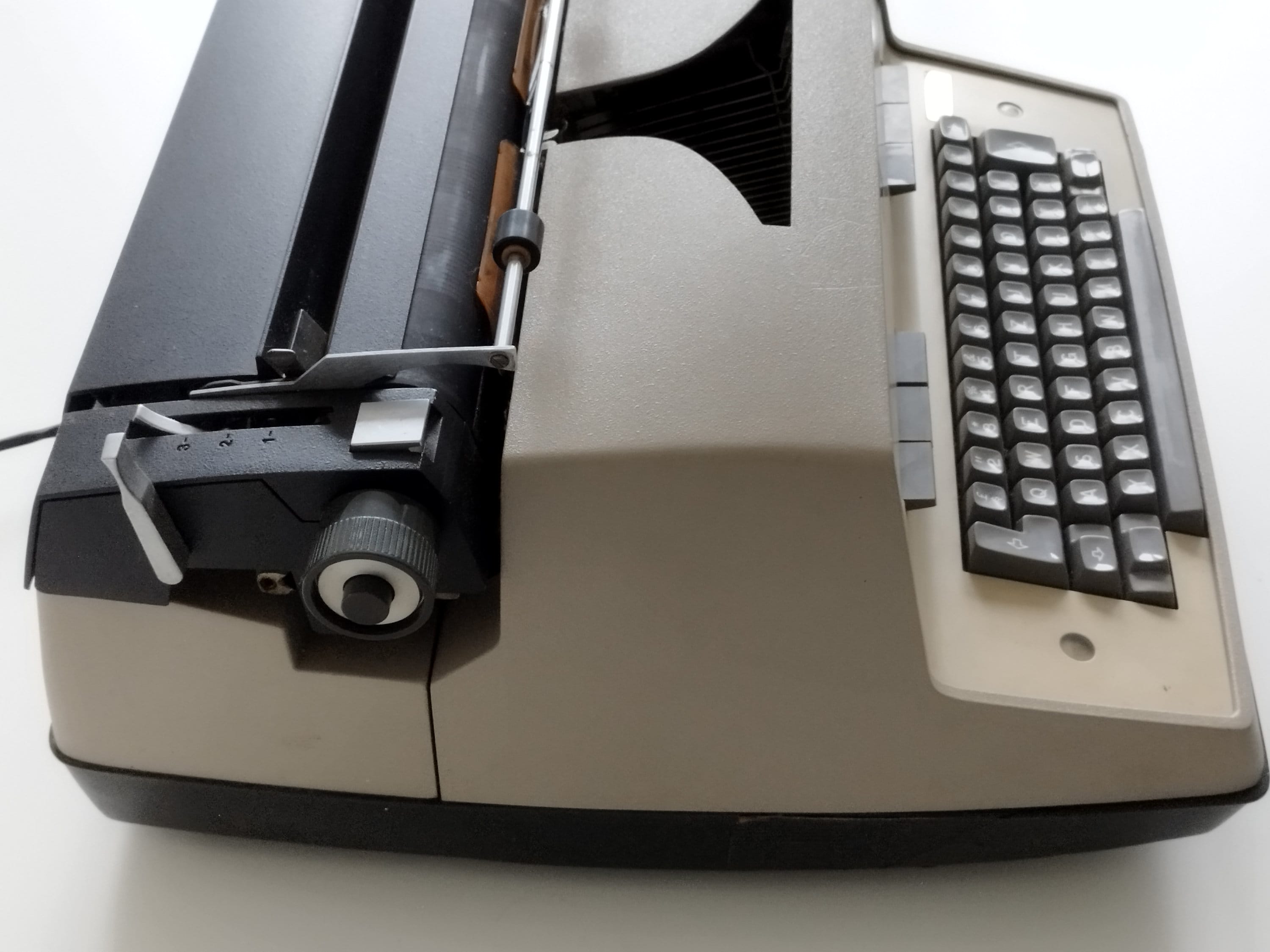 IBM Model D Vintage Electric Typewriter in Original Grey Color ...