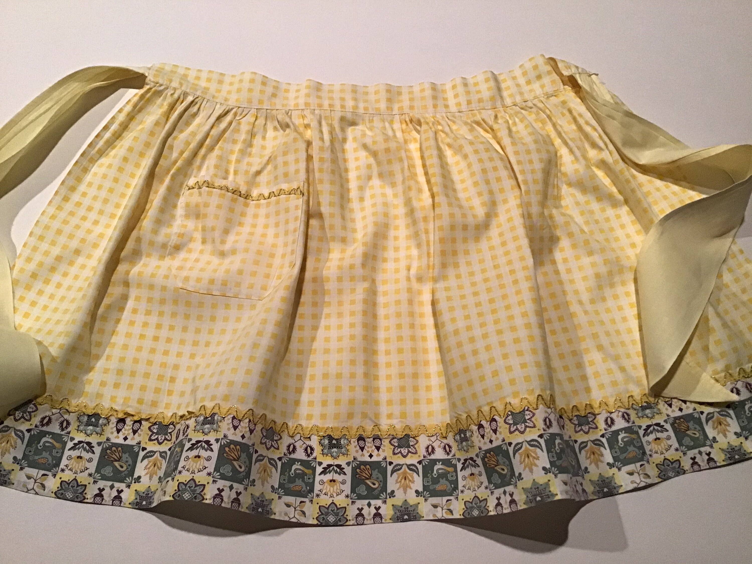 Cute Vintage Aprons, Retro Aprons and Patterns