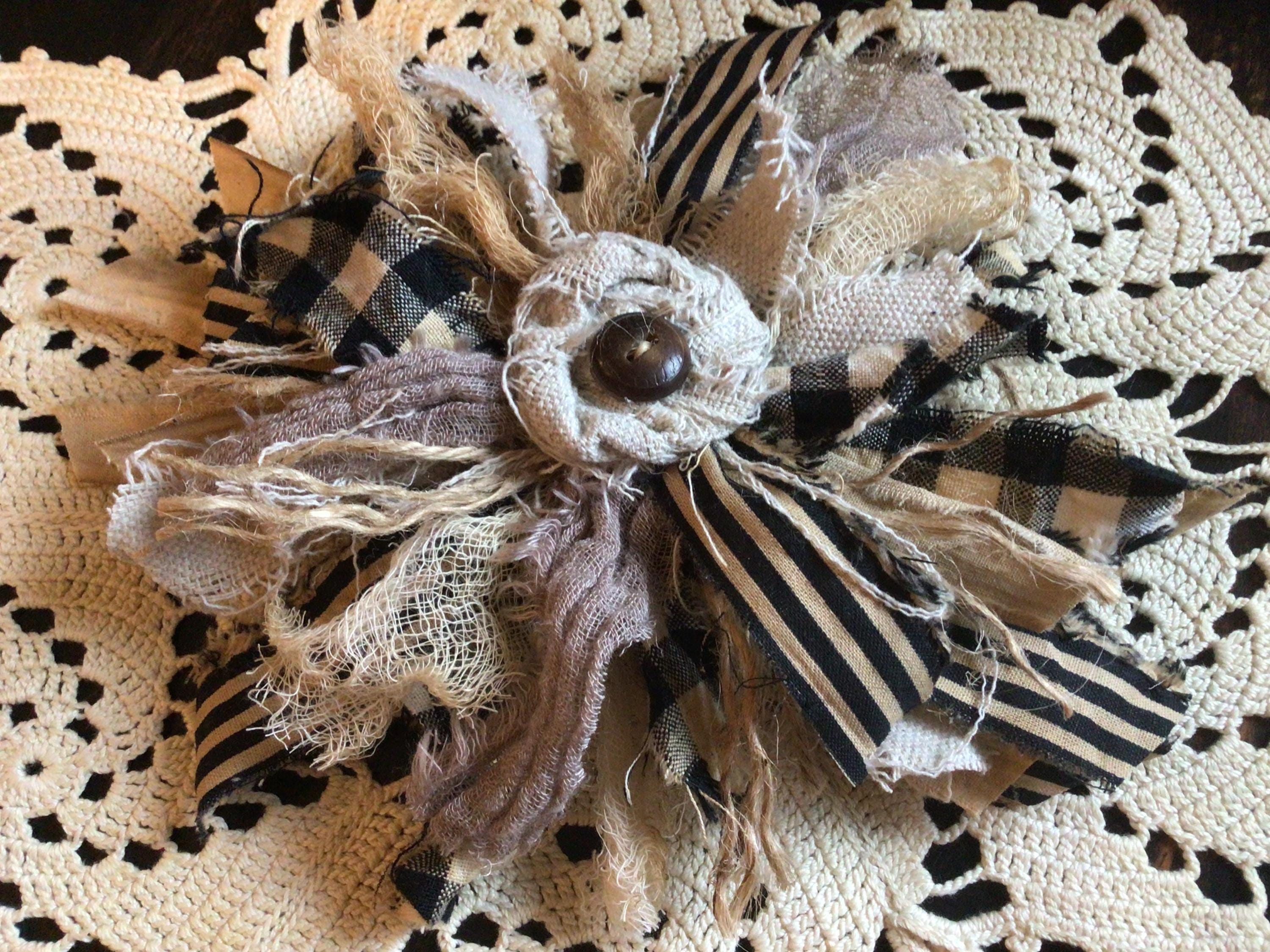 Farmhouse Rag Bow Messy Bow Primitive Bow Fabric Bow Black and Cream ...