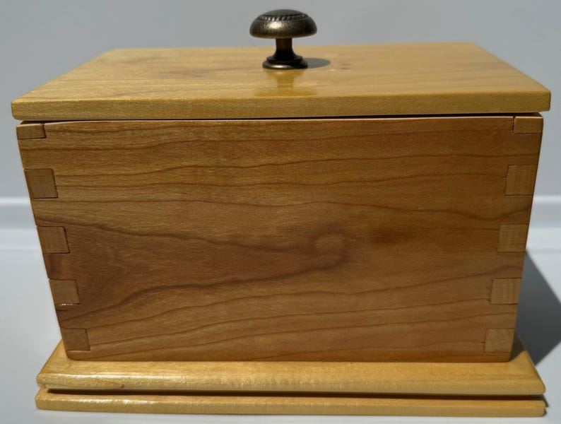 Hickory and Maple Wood Medium Box | Hand-crafted in the USA | Lift-top ...