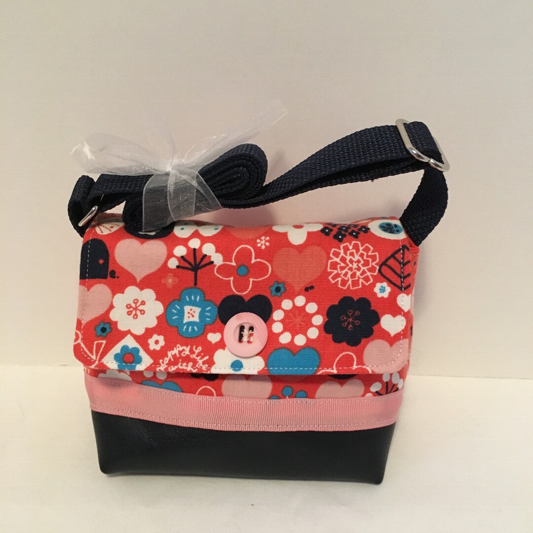 C1026 Wee Bag: Charming Modern Flower Pattern on a Red Background ...