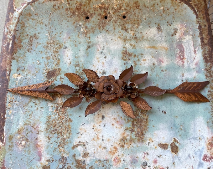 Rusty Arrow & Rose Wall Decor, Metal Flowers, Metal Arrow 15" - Etsy