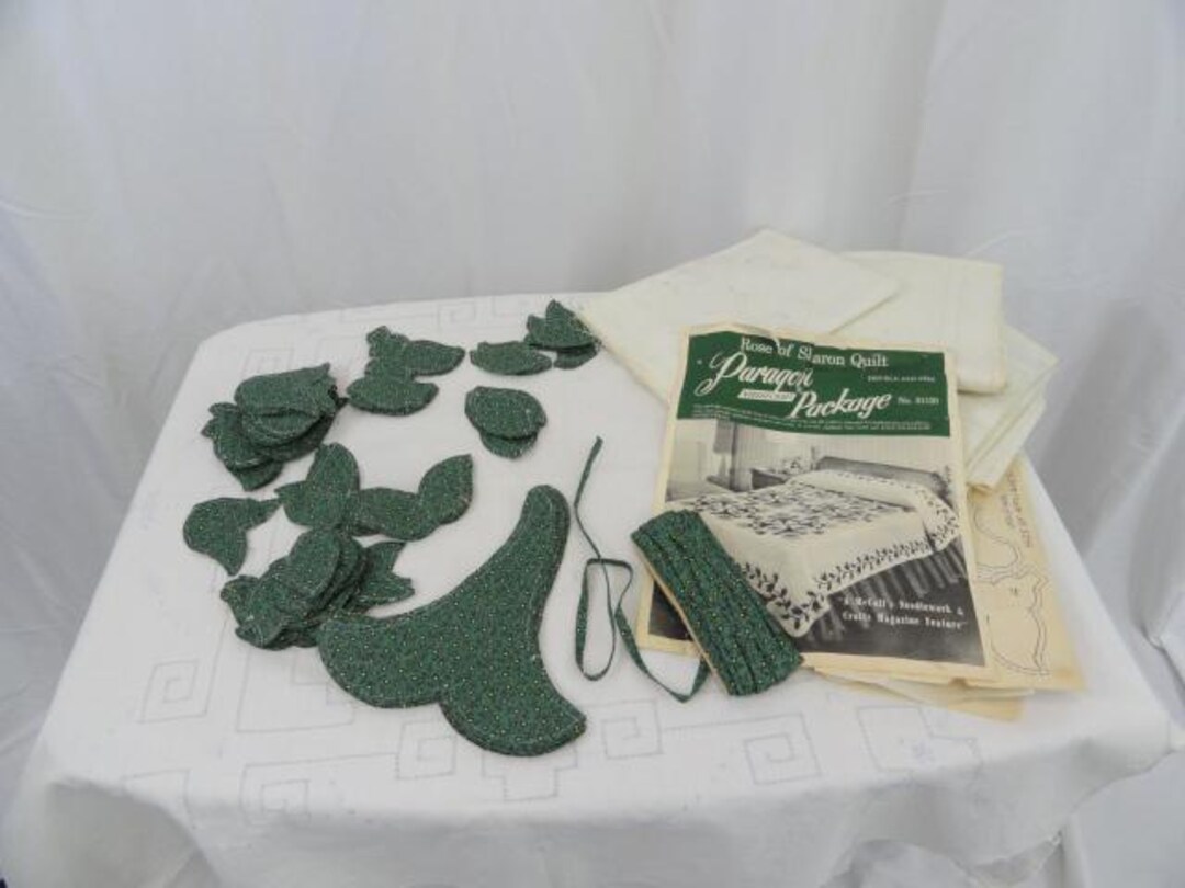 PARAGON Appliqued Spread Kit, Ready-to-sew. Beautiful rose of Sharon ...