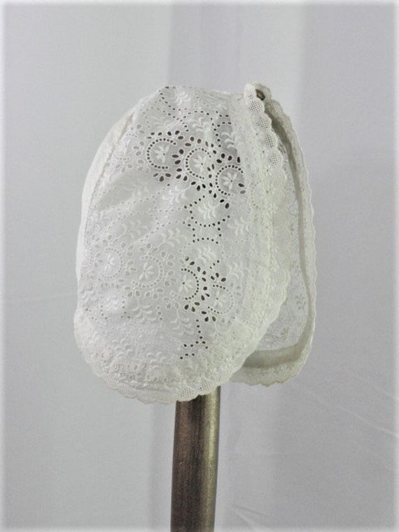 Traditional Dutch day cap of eyelet lace. Display mod… - Gem