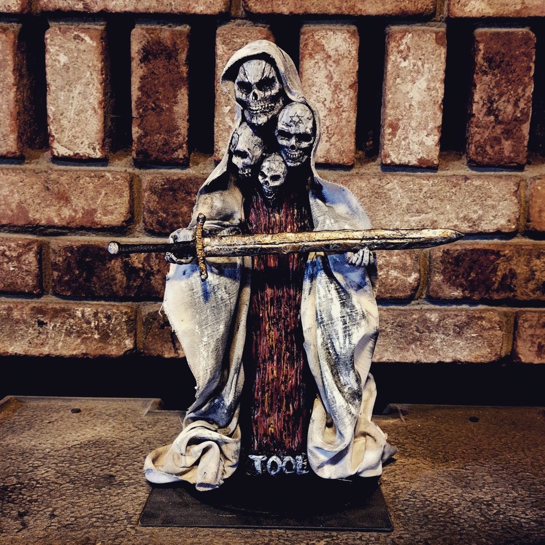 Tool SG Skulls Statue - Etsy