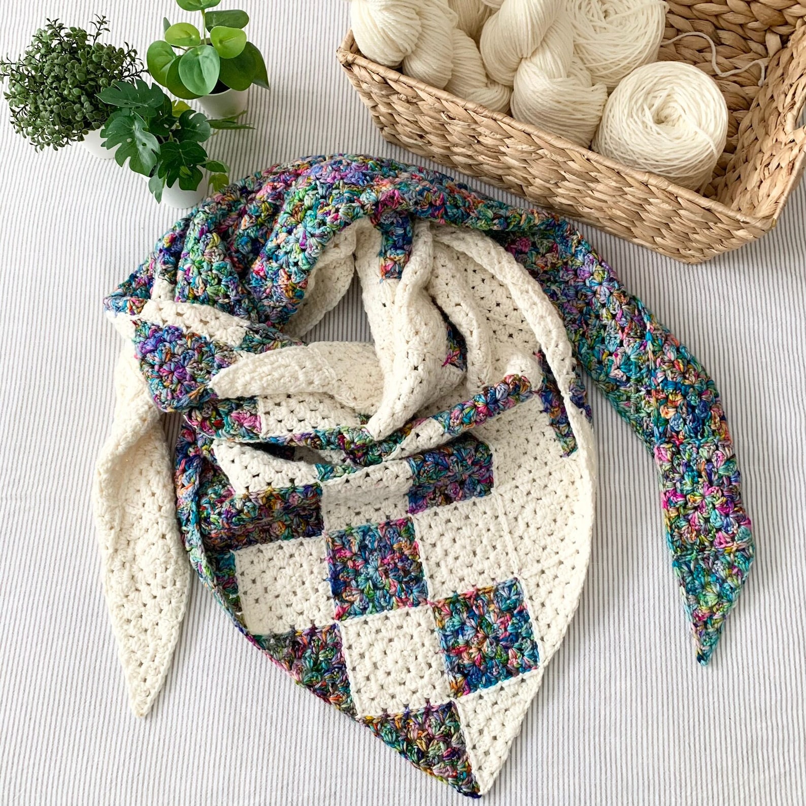 CROCHET PATTERN & VIDEO | Pixel Perfect Shawl Pattern, Granny Square ...