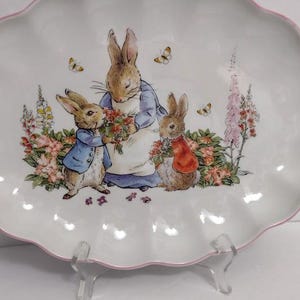 ONE Plate Beatrix Potter PETER RABBIT Little Gardener Bunny Easter Oval ...