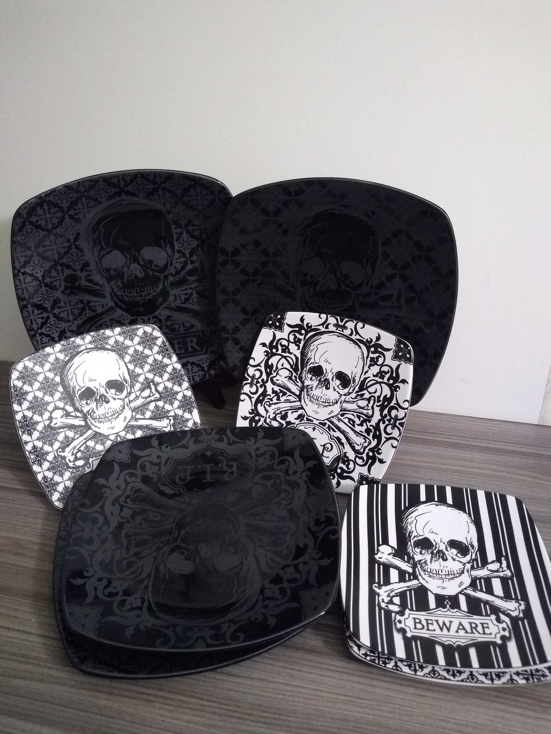 One Plate GOTHIC BLACK Skull Salad Square Plate Poison R.I.P. Danger ...