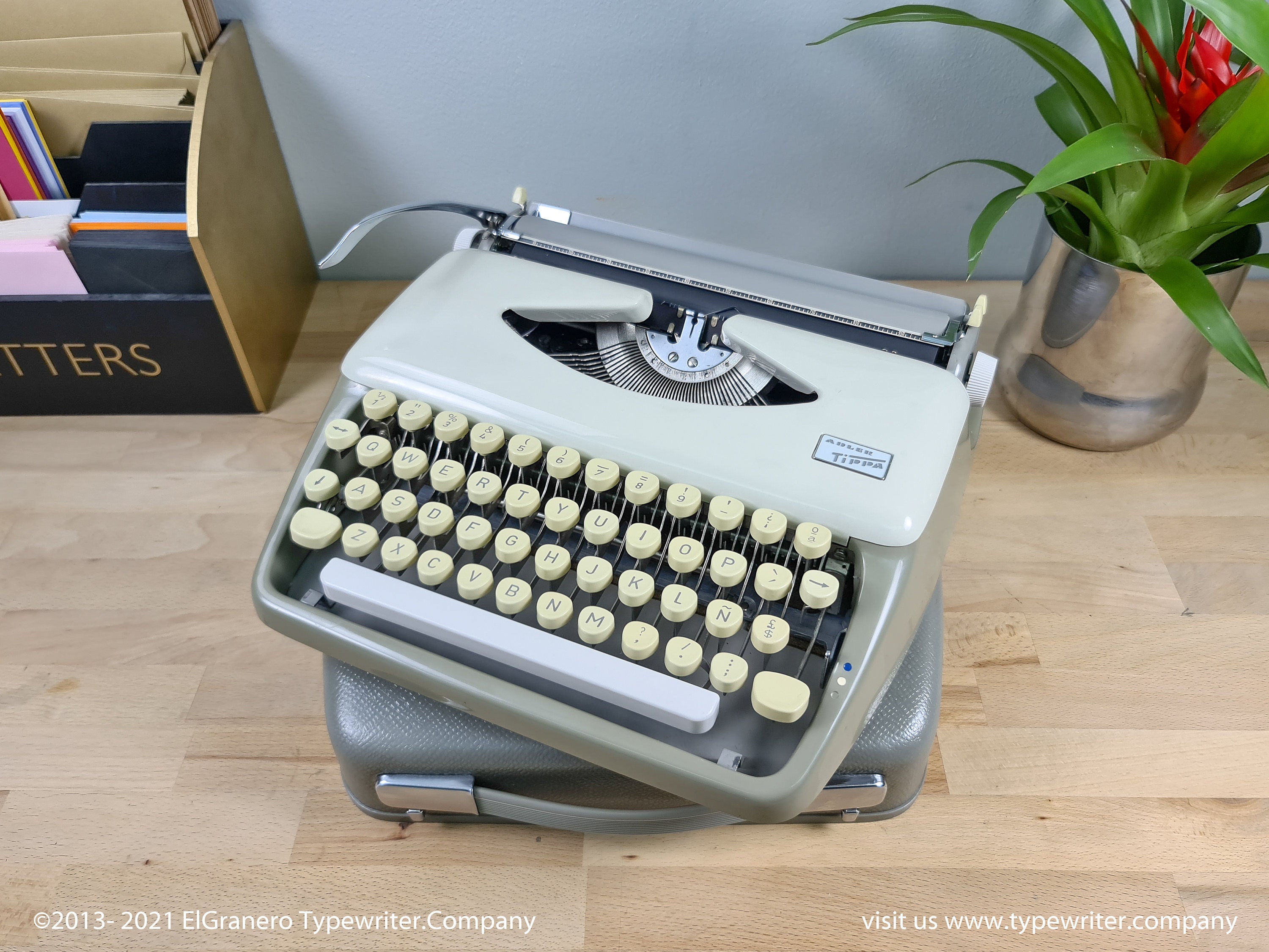Cursive Typewriter for sale | Only 3 left at -70%